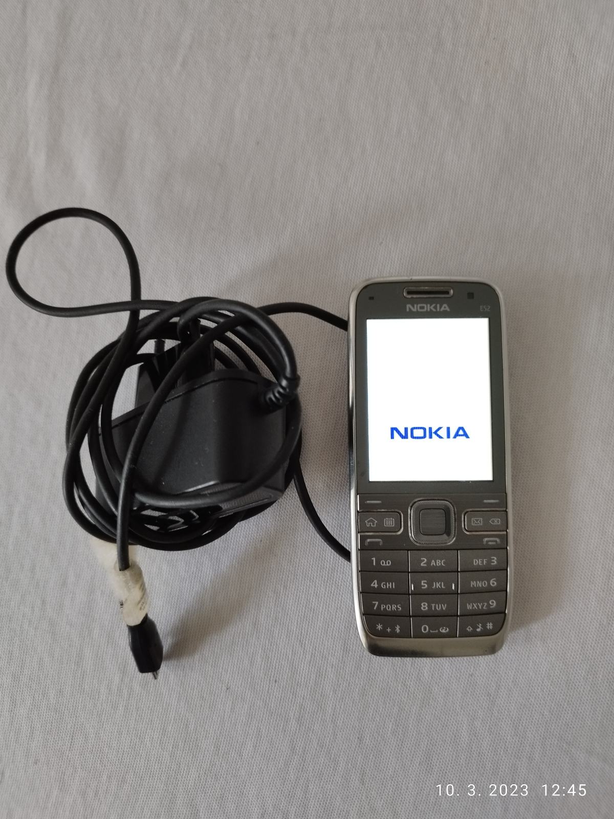 GSM NOKIA E52,WIFI,GPS,2.4LCD,MP3,MP4,KOVINSKI,SIM,POLNILEC-MENJAVA