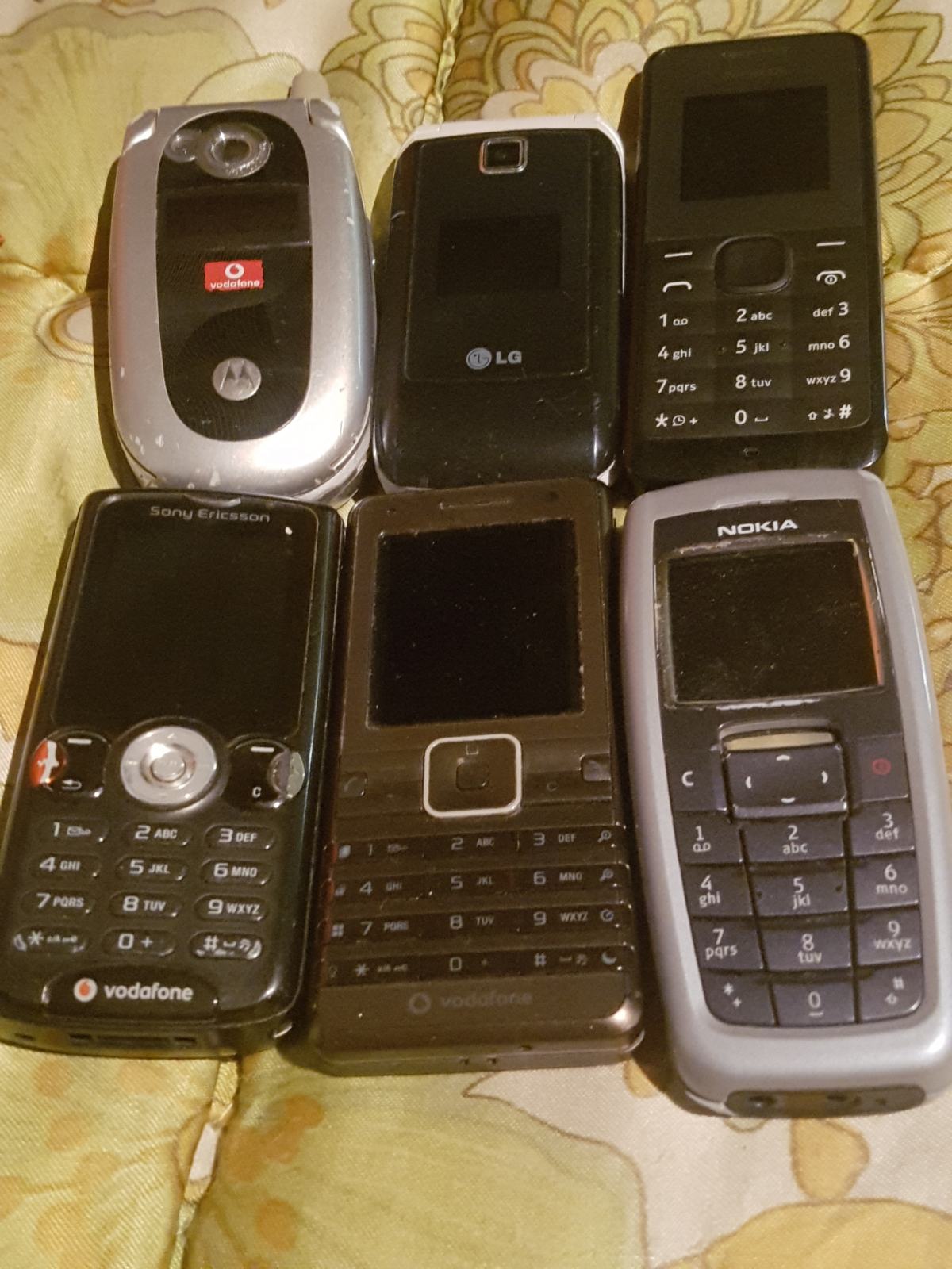 Klasicni mobilni telefon mobitel 6kom komplet