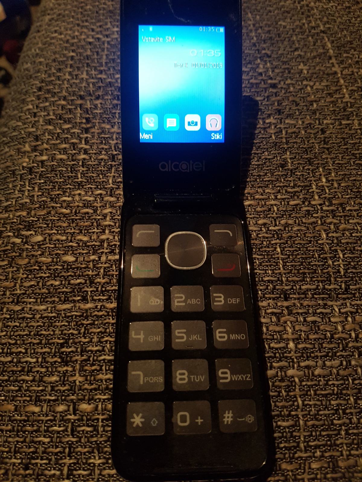 Klasicni mobilni telefon mobitel alcatel