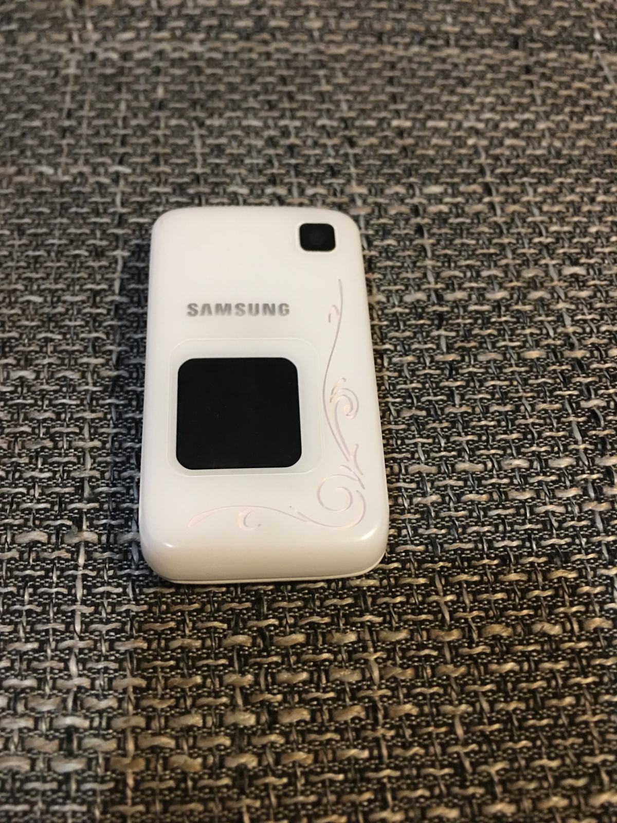 klasični mobilnik mobitel samsung