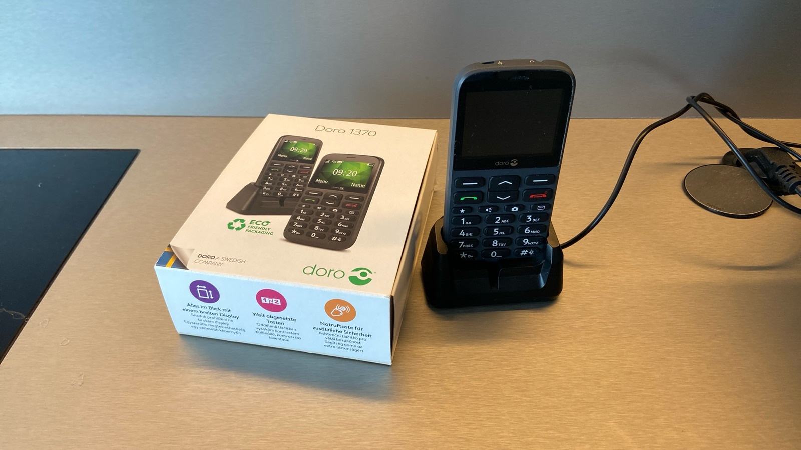 Mobilni telefon Doro 1370 - primeren za štarejše