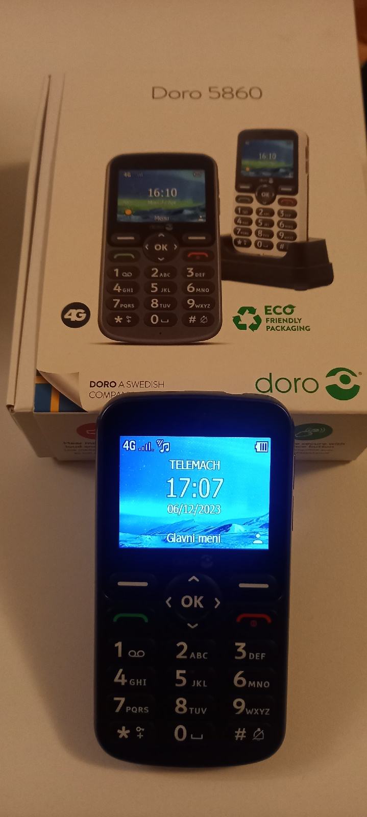 Mobilni telefon Doro 5860, na tipke v garanciji, star 2 meseca