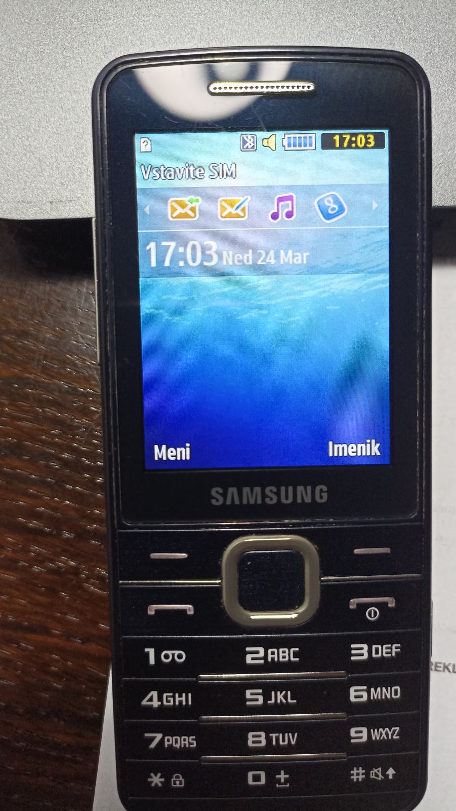 MOBILNI TELEFON NA TIPKE