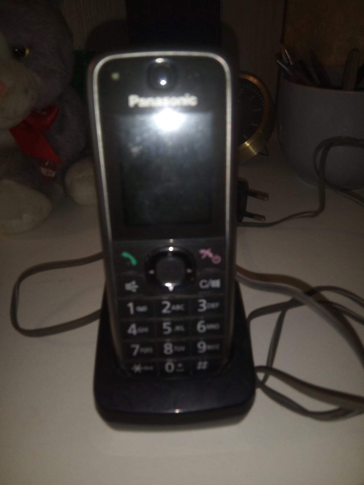 PANASONIK MOBI Z NAPAJALNIKOM 10€