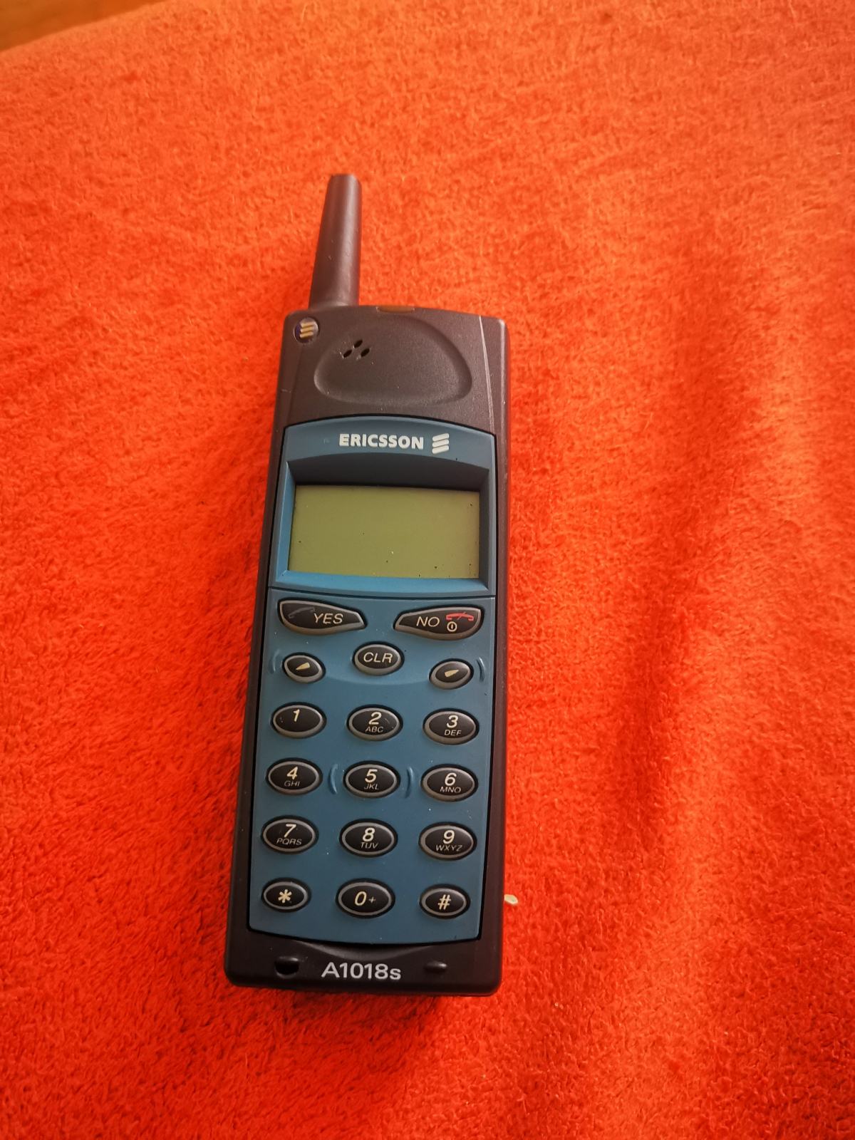 Sony Ericsson A1018S, brez polnilca
