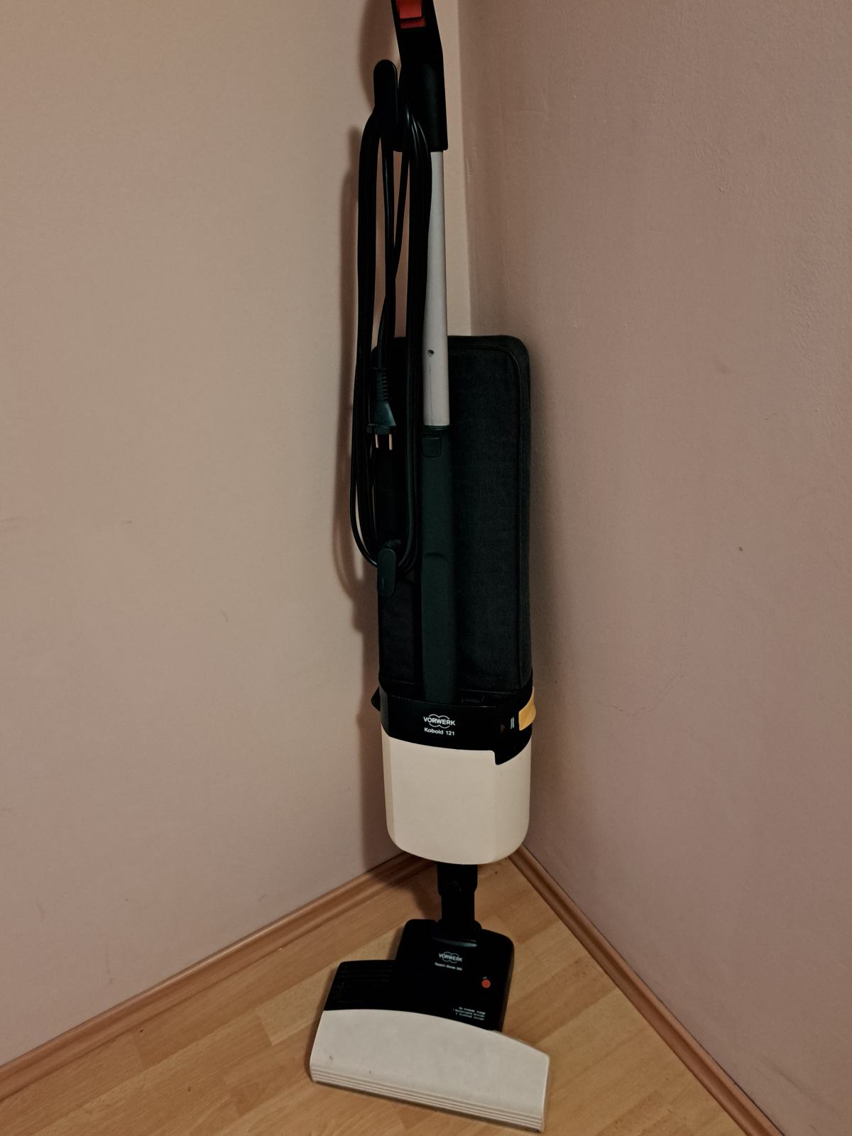 prodam sesalec vorwerk kobold 121 plus 20 original vrečk