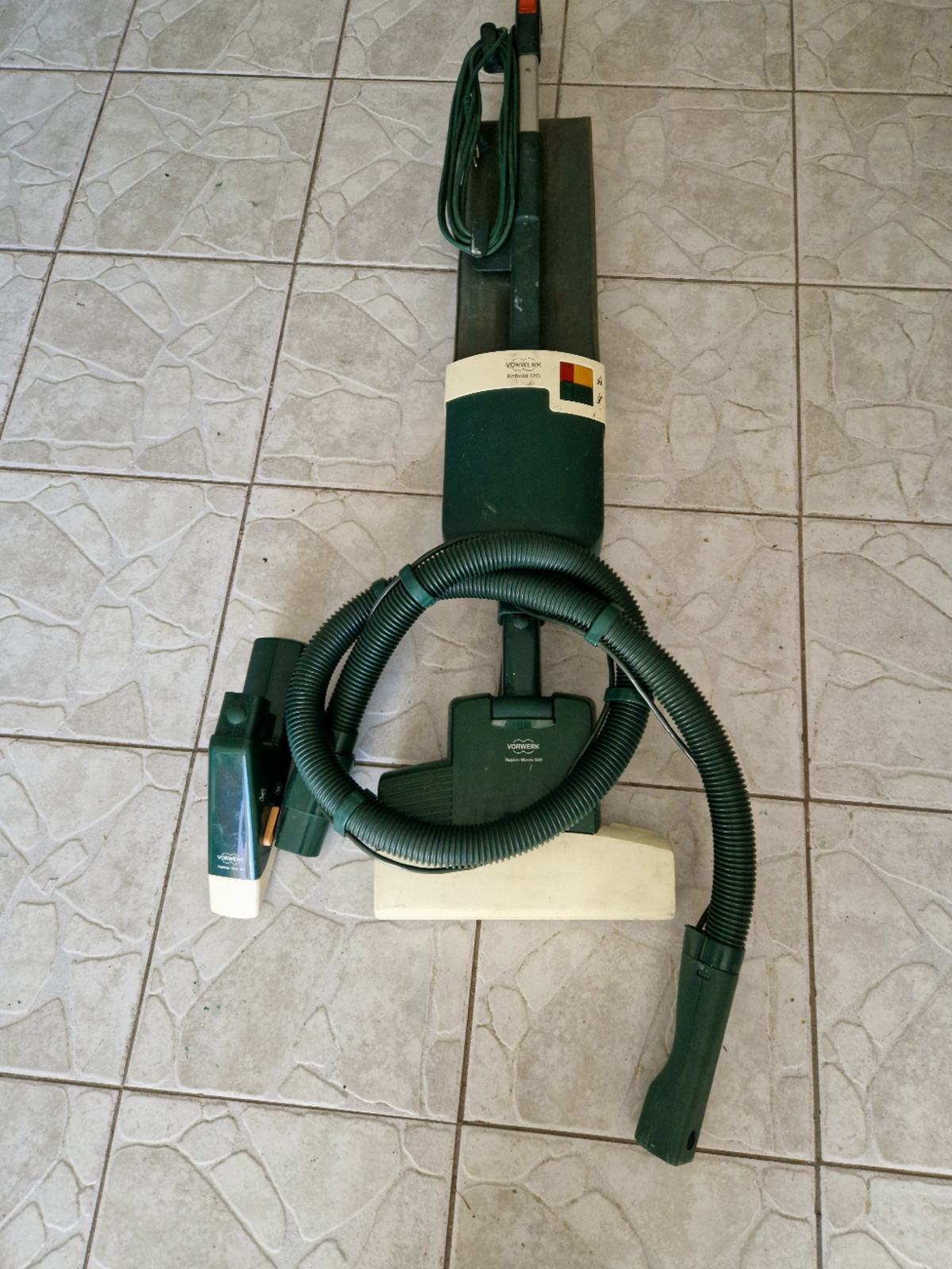prodam vorwerk sesalec 12 z dodatki.