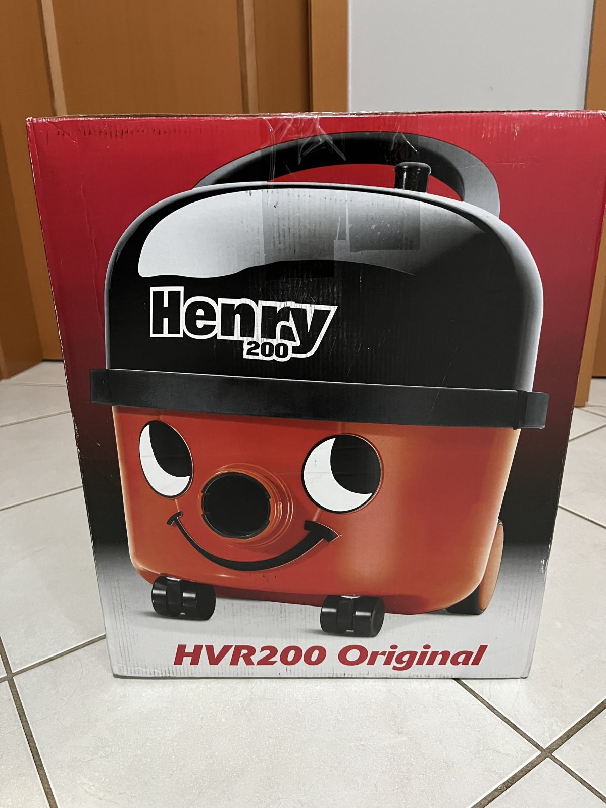 Sesalnik Numatic HVR 200 Henry