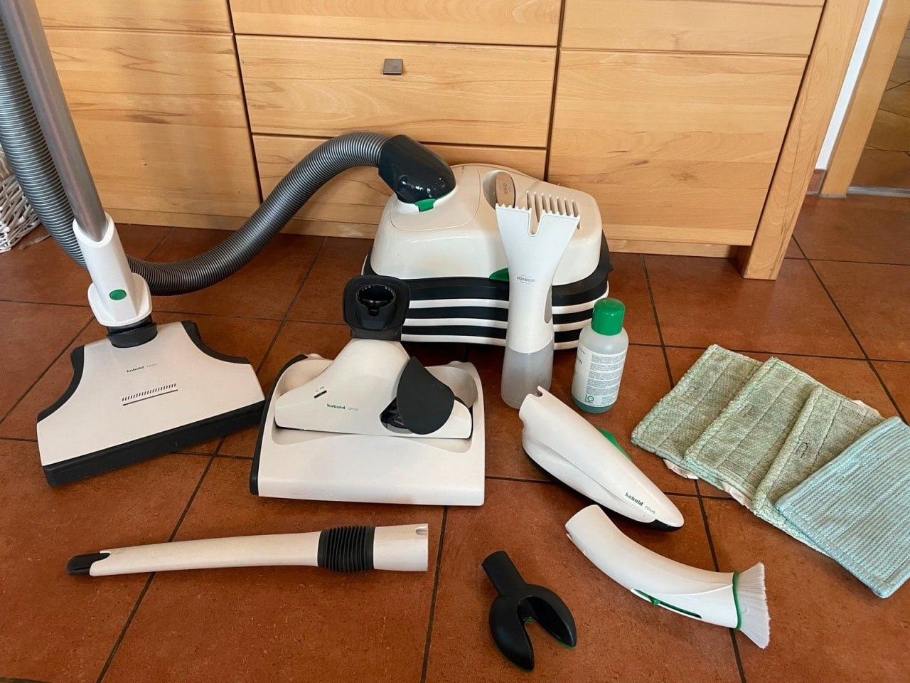 Sesalnik Vorwerk Tiger VT300