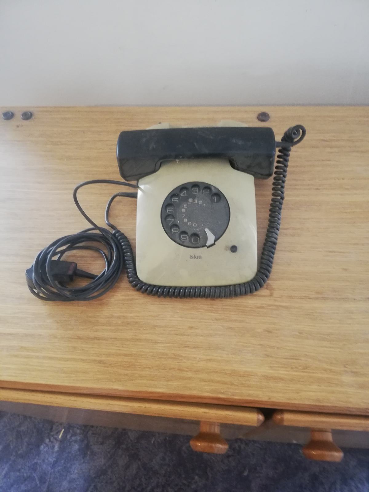 ISKRA TELEFON