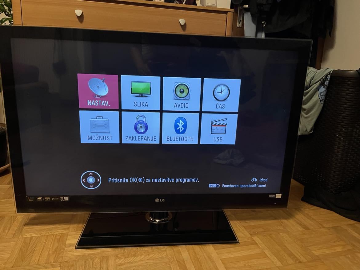 LG TELEVIZIJA (Diagonala 120cm)