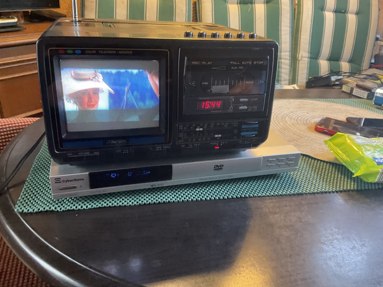Tv z radiom in kaseto