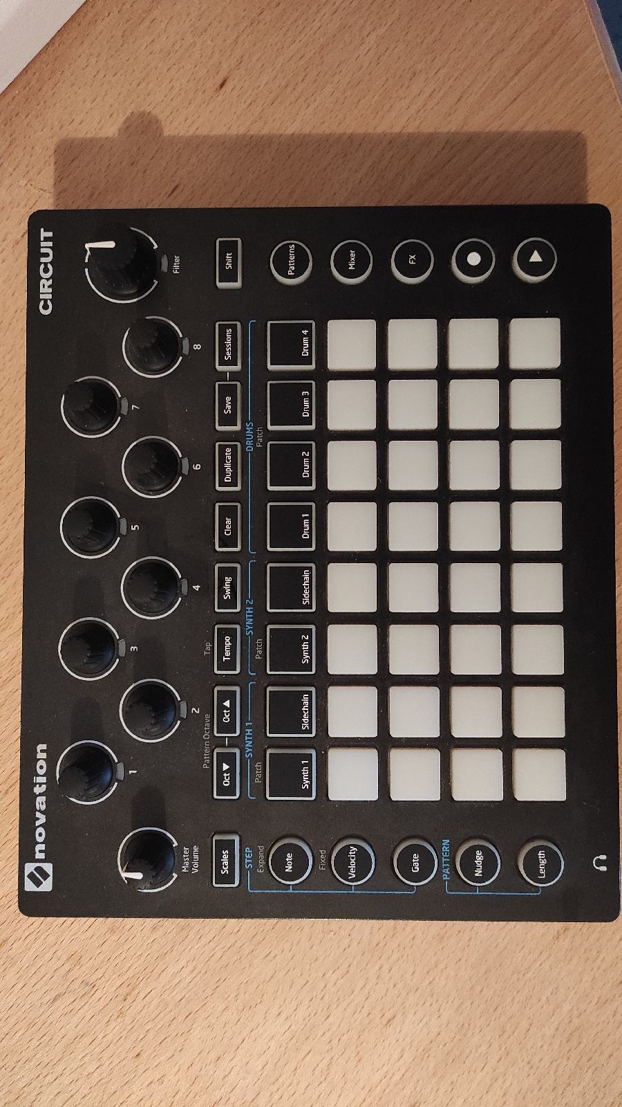 Novation Circuit Groovebox Sampler Synth Ritem mašina