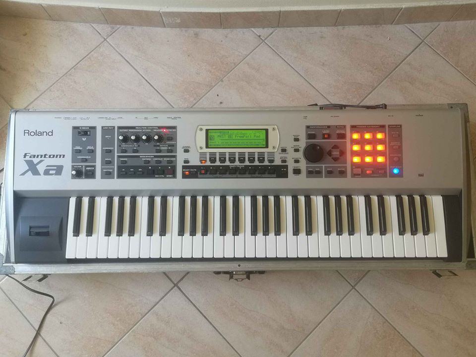 Roland Fantom Xa6 synthesizer/workstation