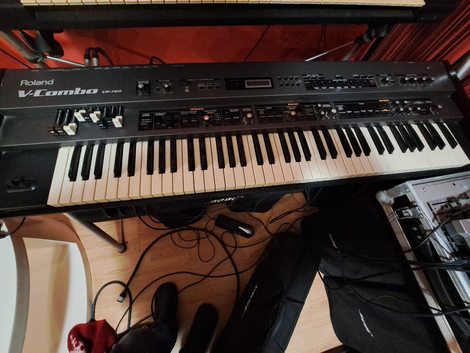 Roland V-combo vr760 klavijatura