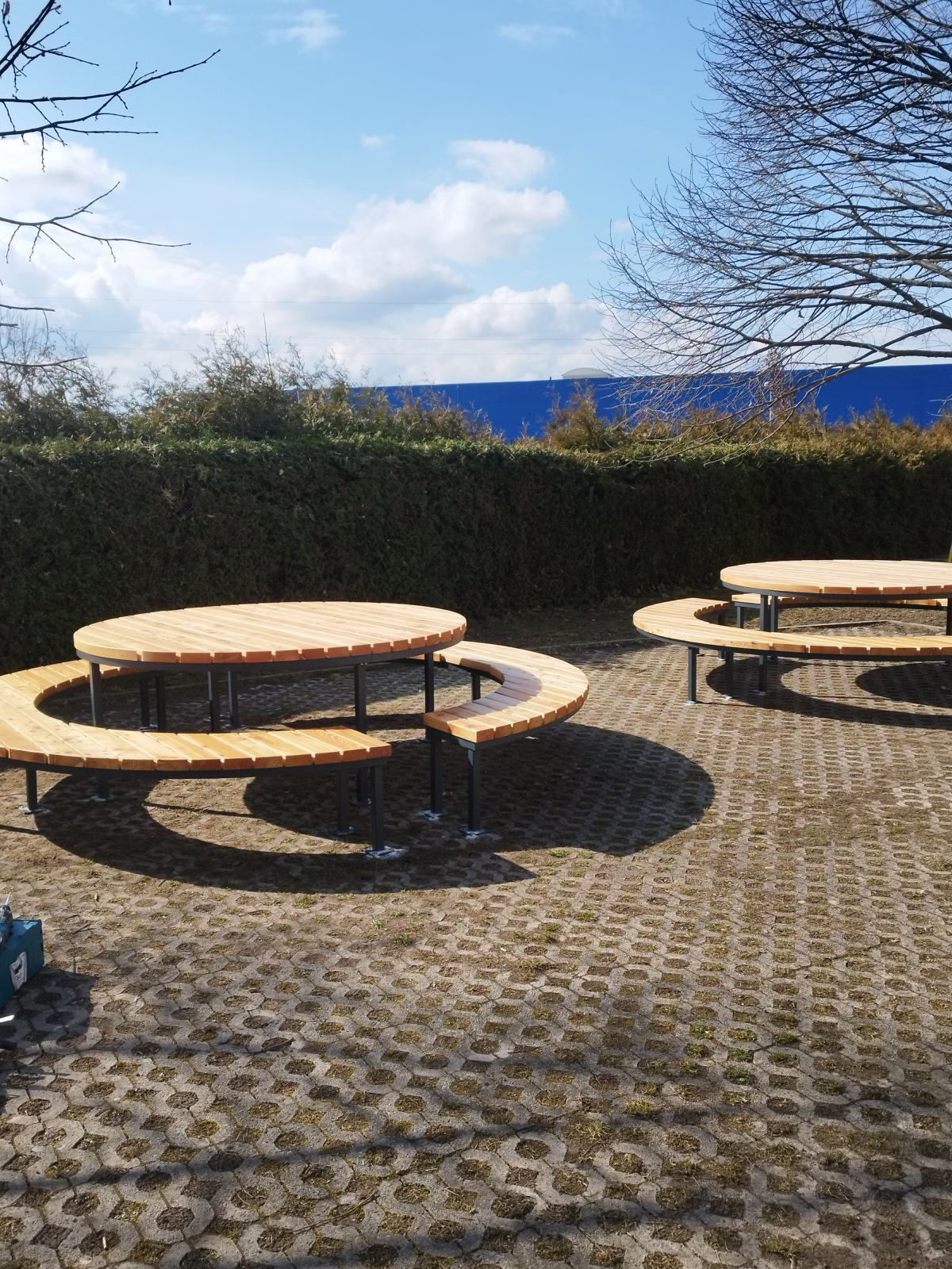 Okrogle mize in klopi