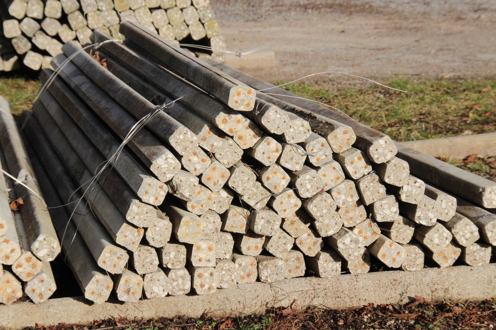 Betonski stebri - 2,8 ali 3 metrski