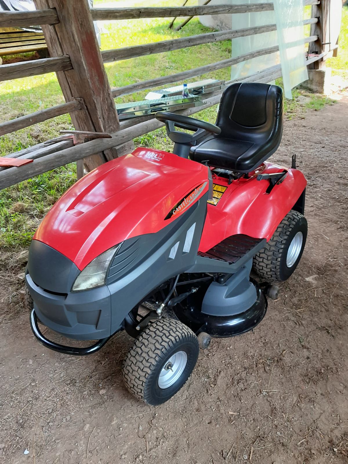 CASTELGARDEN TCX 102 Hydro vrtni traktor