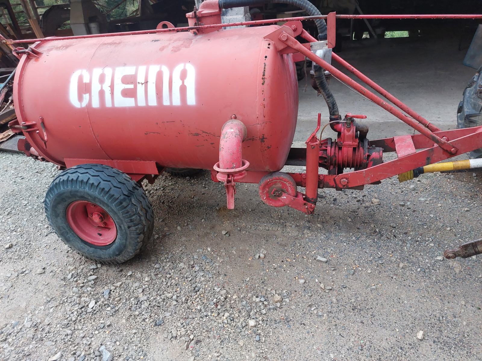 Cisterna creina po delih