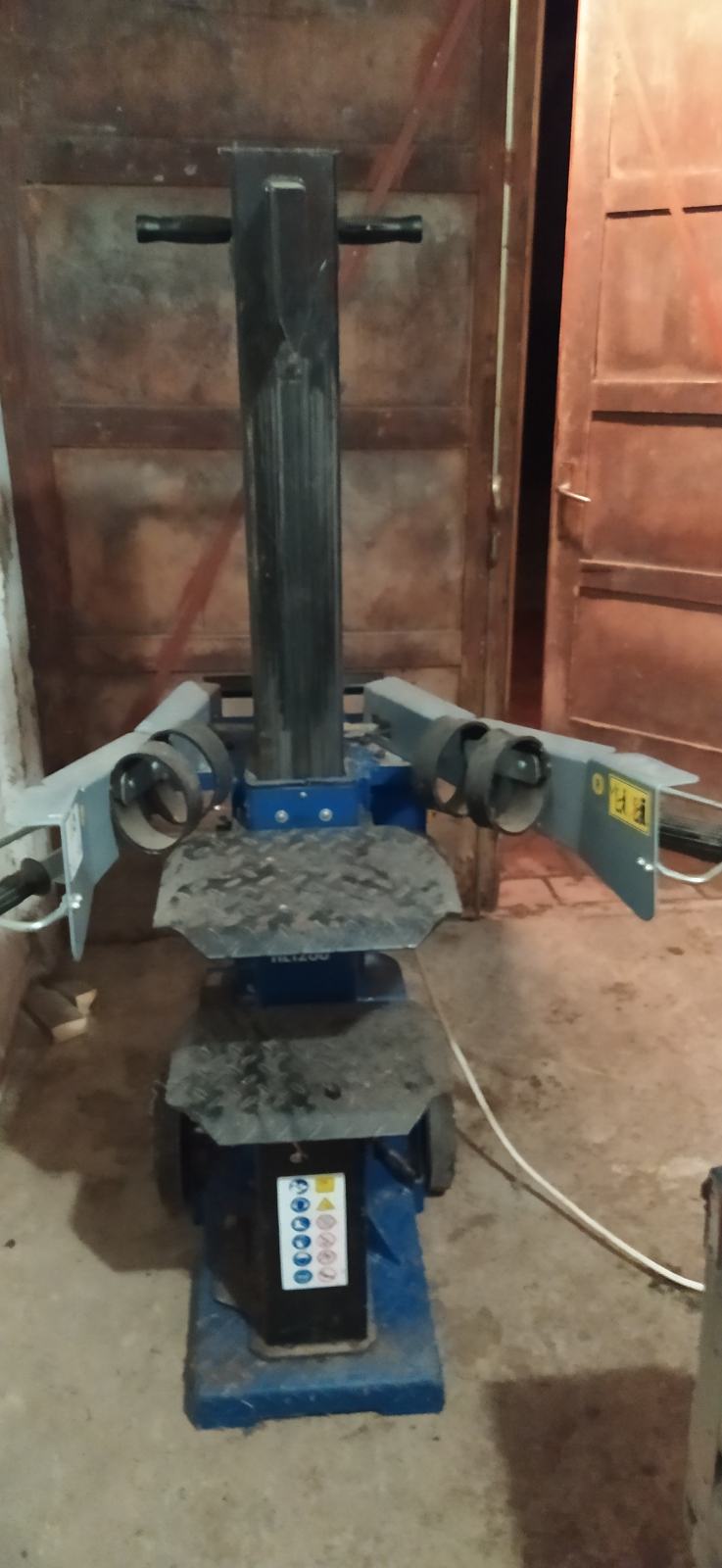 Električni cepilec drv scheppach 1200