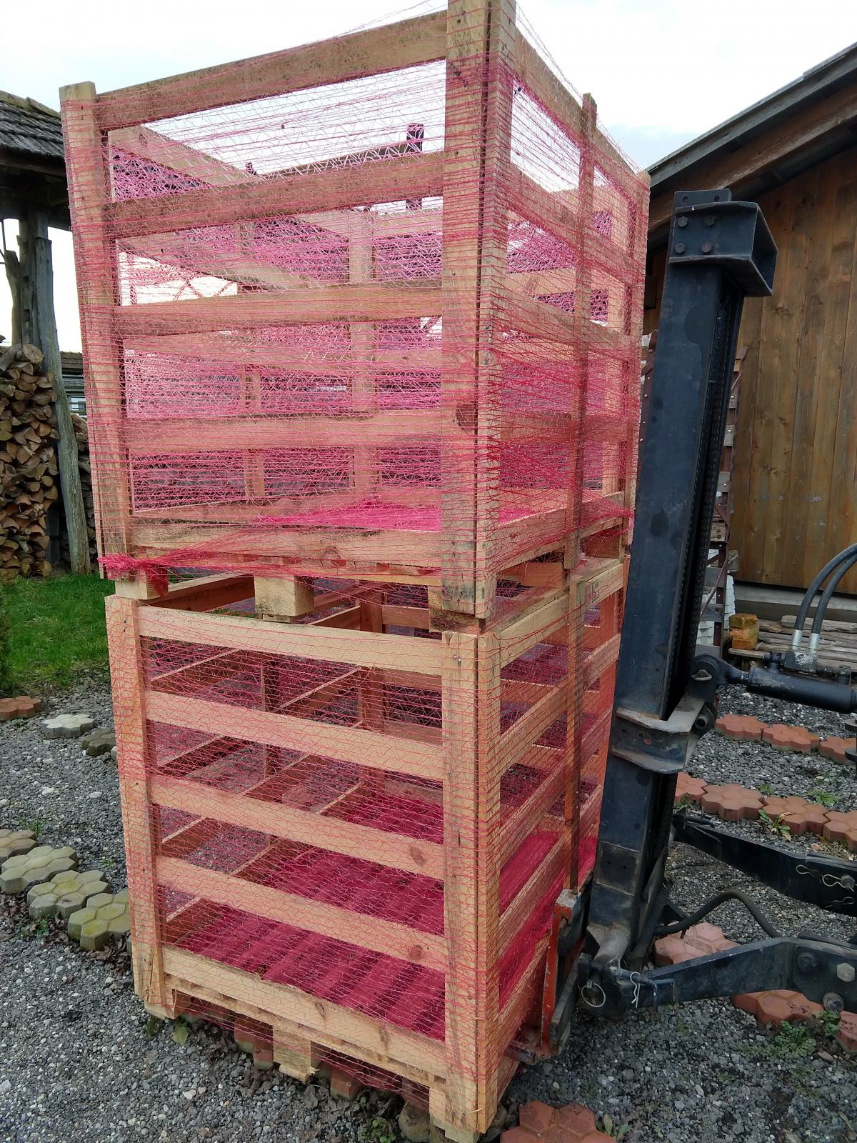 LESENI ZABOJ-(BOX) Z MREŽO