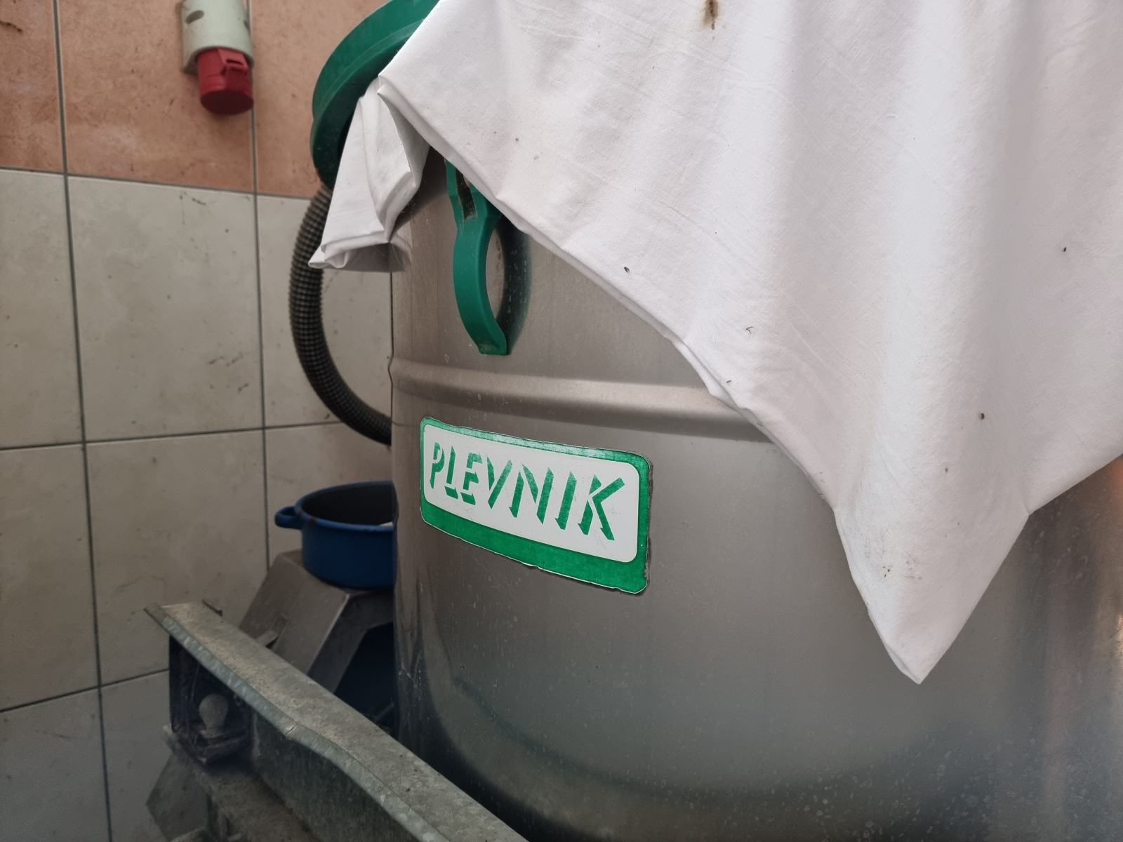Prevozni bazen za mleko Plevnik 330l
