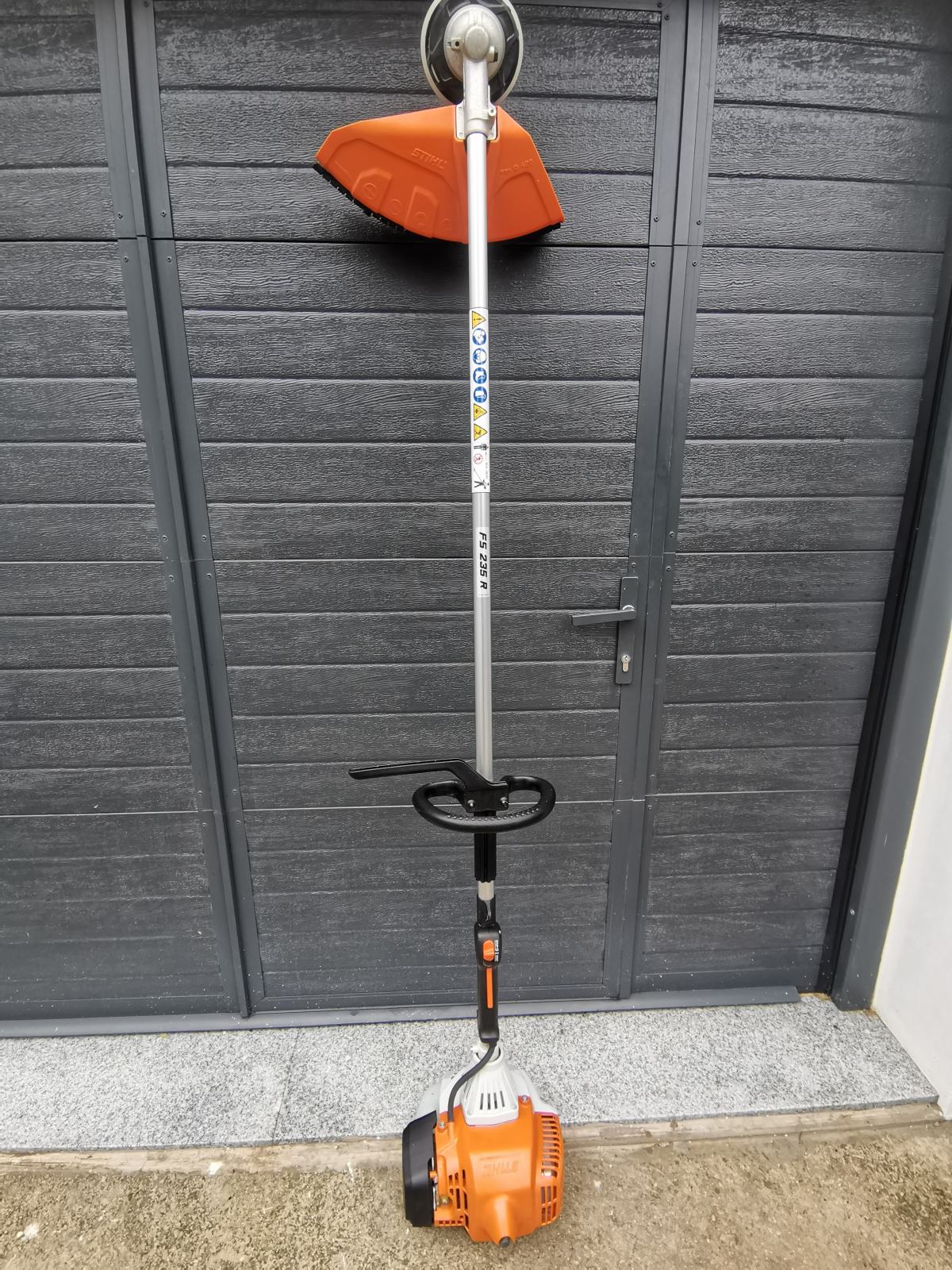 STIHL motorna bočna kosilnica FS 235R