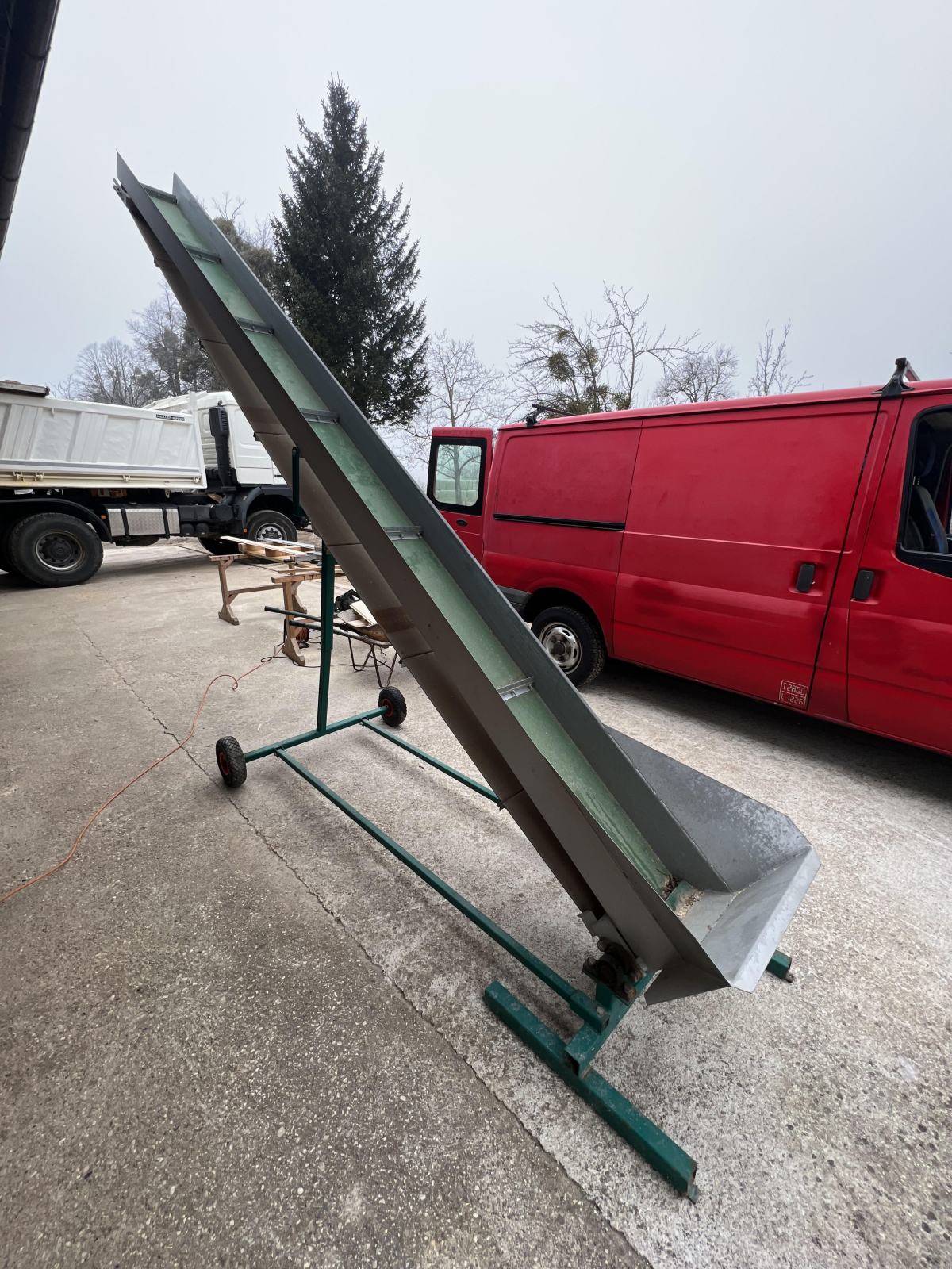 Transportni trak za drva