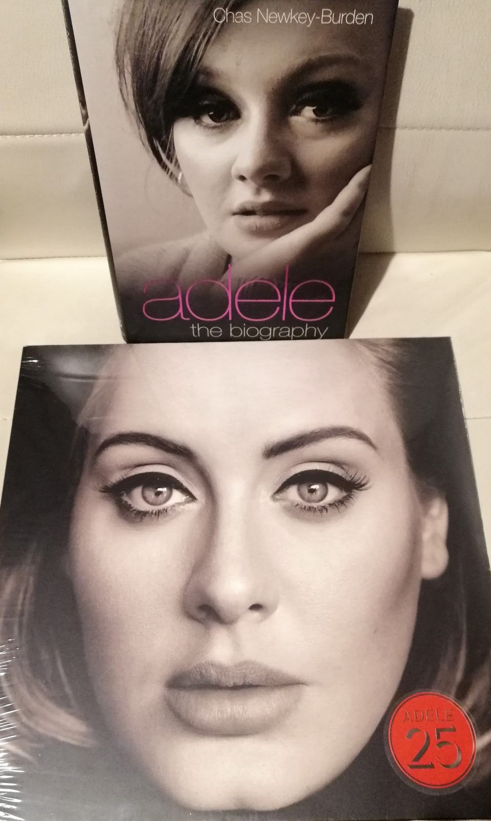 ADELE - 25 (LP album, 2015), The Biography (knjiga, biografija v ANG)