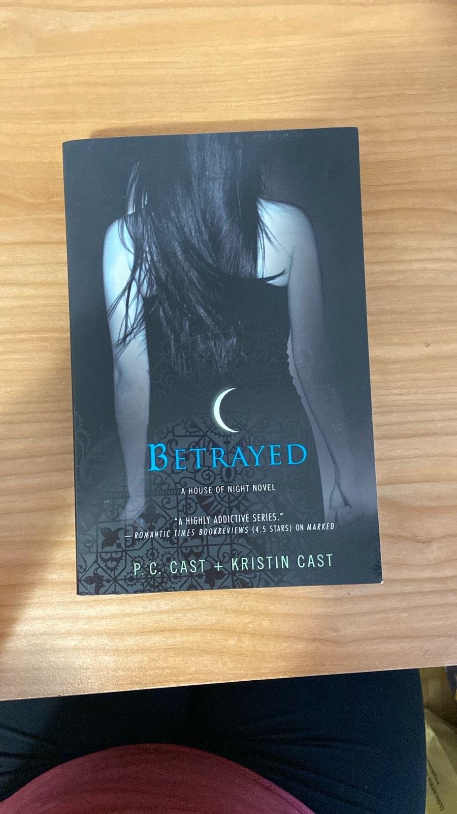 Betrayed (House of Night, P. C. Cast in Kristin Cast) knjiga