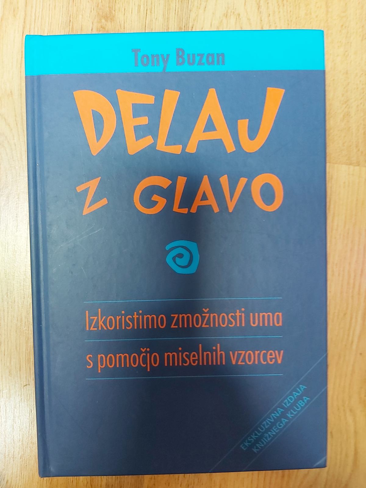 BUZAN DELAJ Z GLAVO