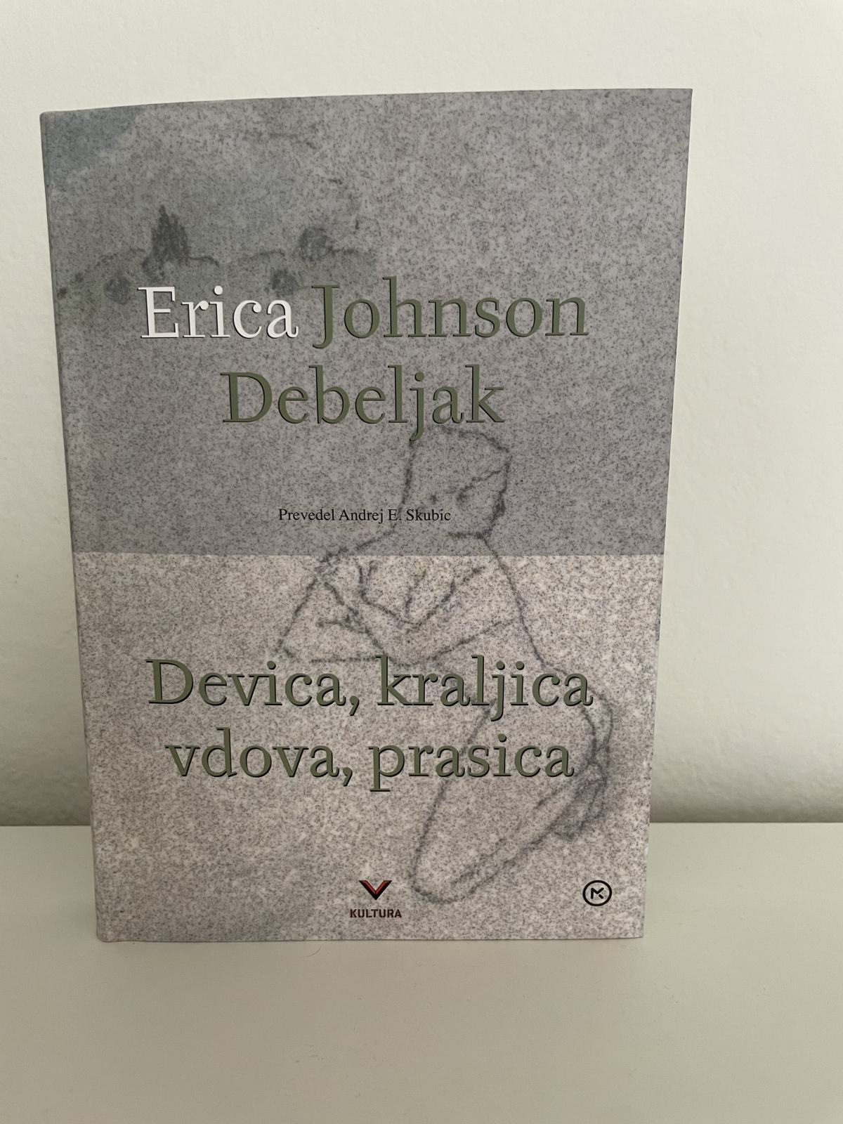 DEVICA, KRALJICA, VDOVA, PRASICA / Erica Johnson Debeljak