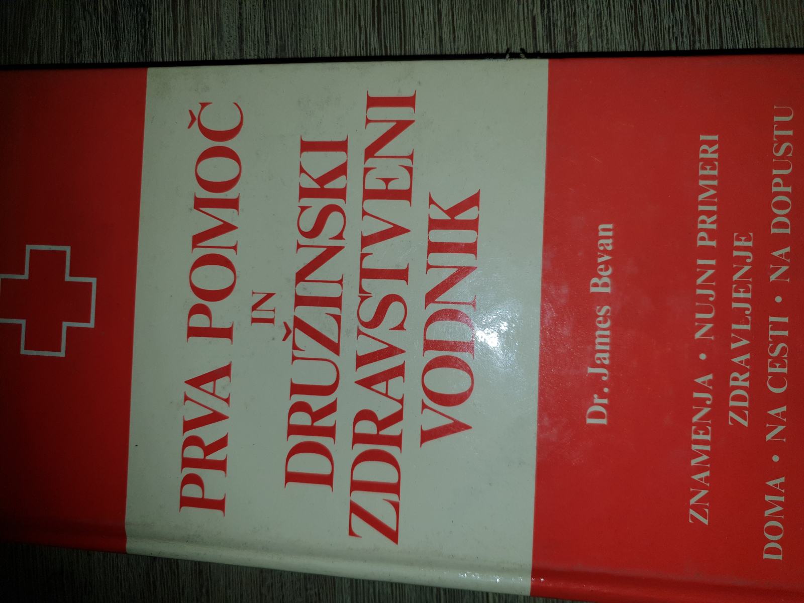 Dr. James Bevan PRVA POMOČ in DRUŽINSKI ZDRAVSTVENI VODNIK