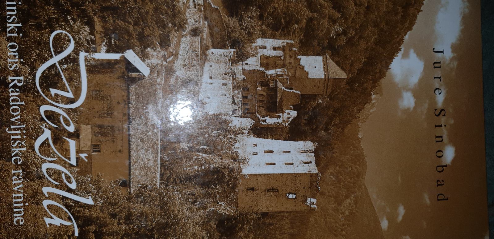 JURE SINOBAD, DEŽELA, KULTURNOZGODOVINSKI ORIS RADOVLJIŠKE RAVNINE