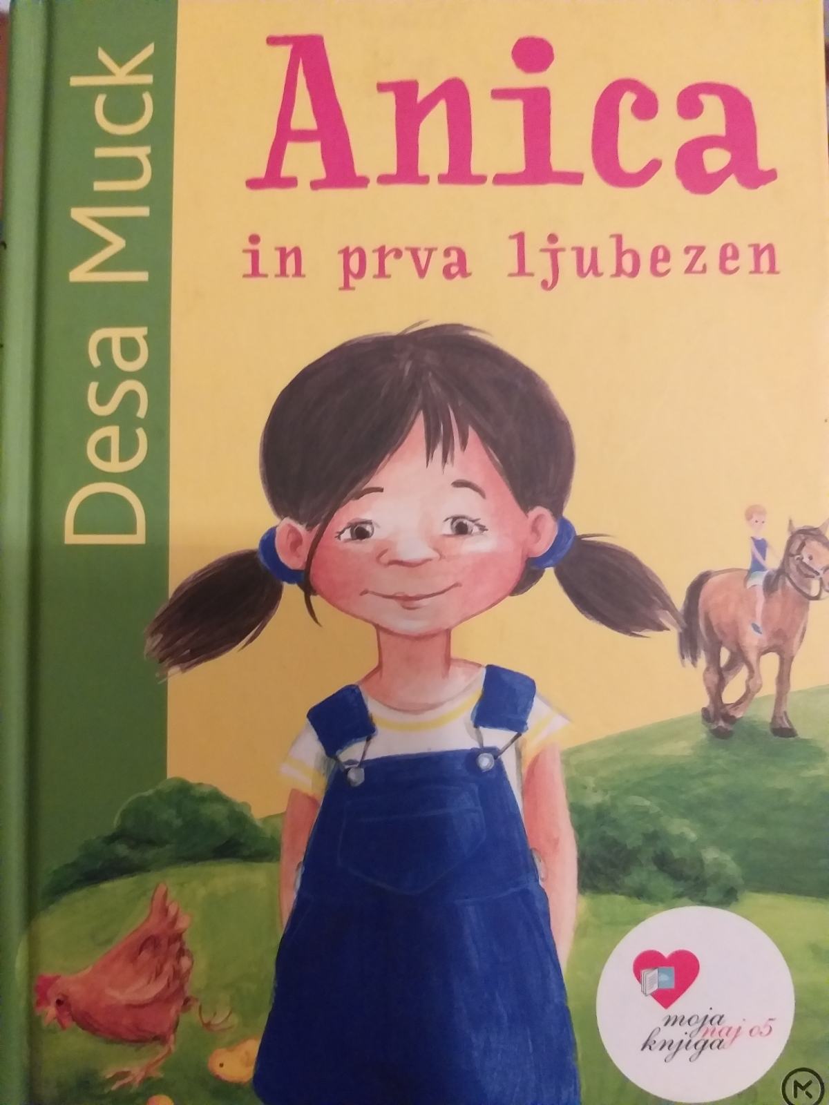 Knjiga Anica in prva ljubezen (avtorica Desa Muck)