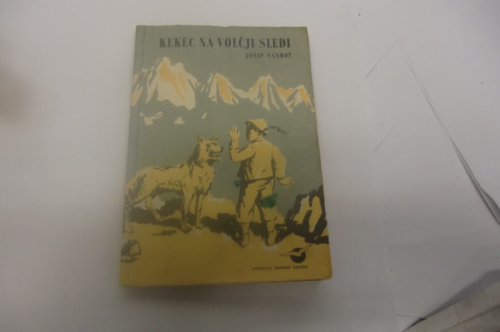 KNJIGA KEKEC NA VOLČJI SLEDI