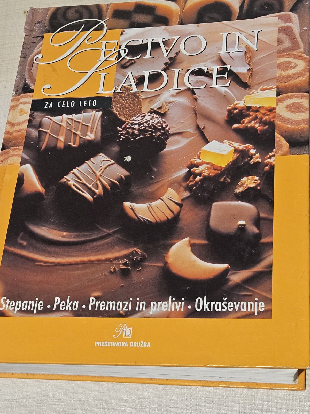 Knjiga: Pecivo in sladice