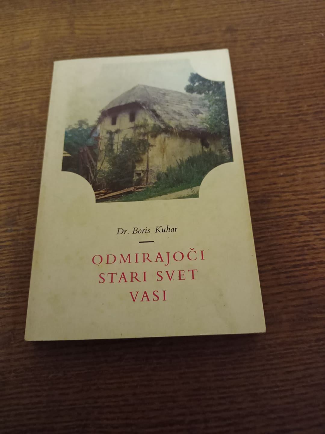 ODMIRAJOČI STARI SVET VASI