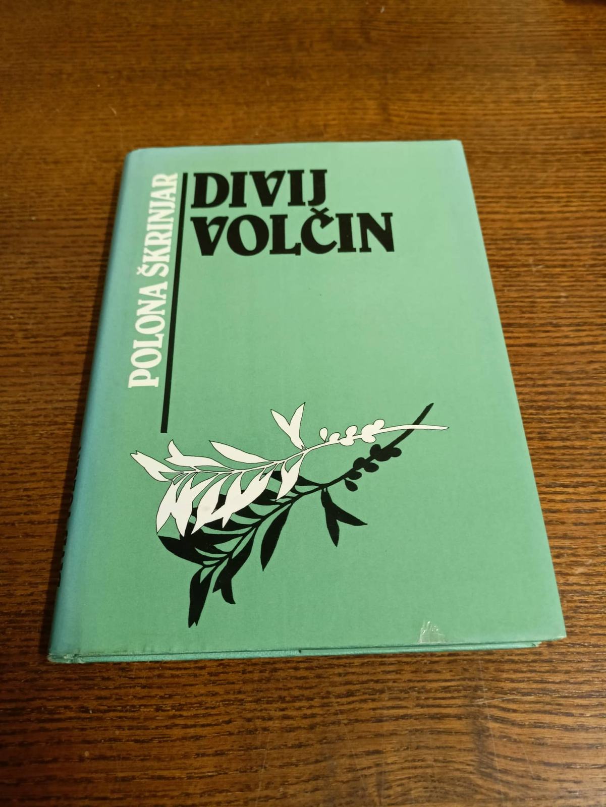POLONA ŠKRINJAR DIVJI VOLČIN