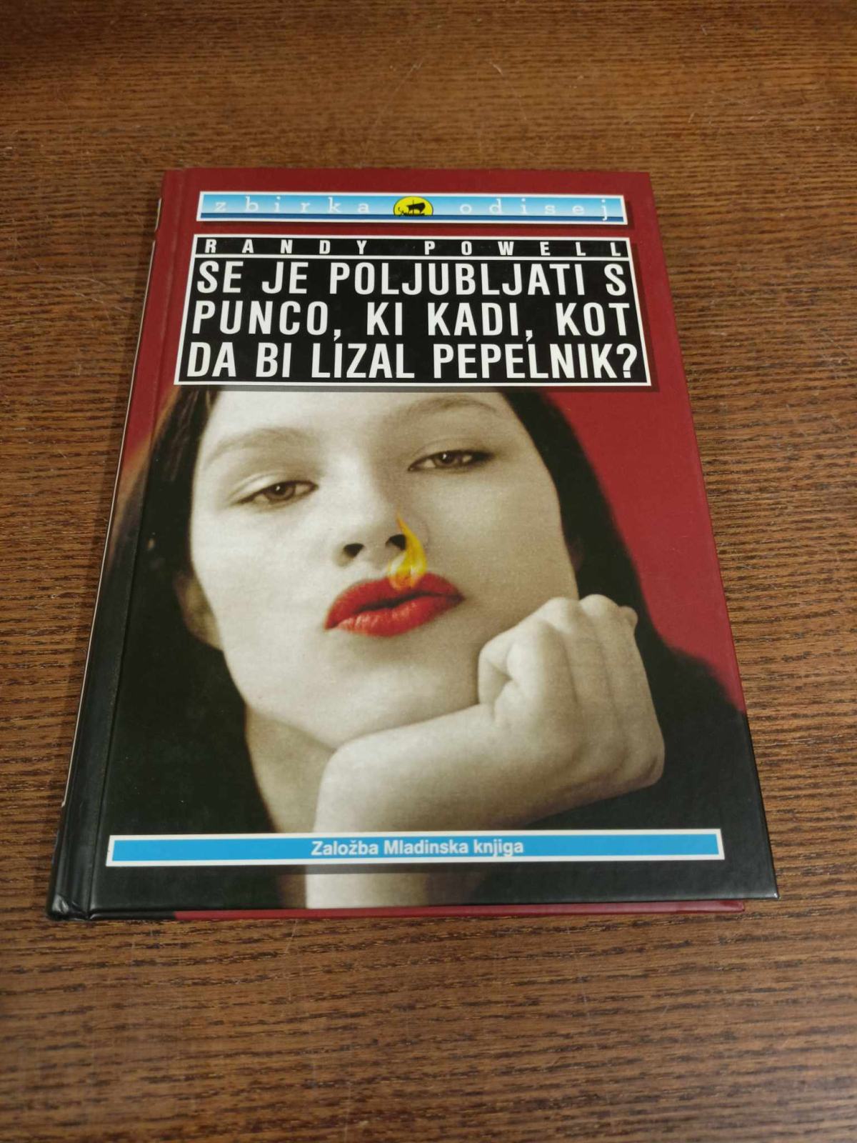 RANDY POWELL SE JE POLJUBLJATI S PUNCO, KI KADI, KOT DA BI LIZAL PEPE