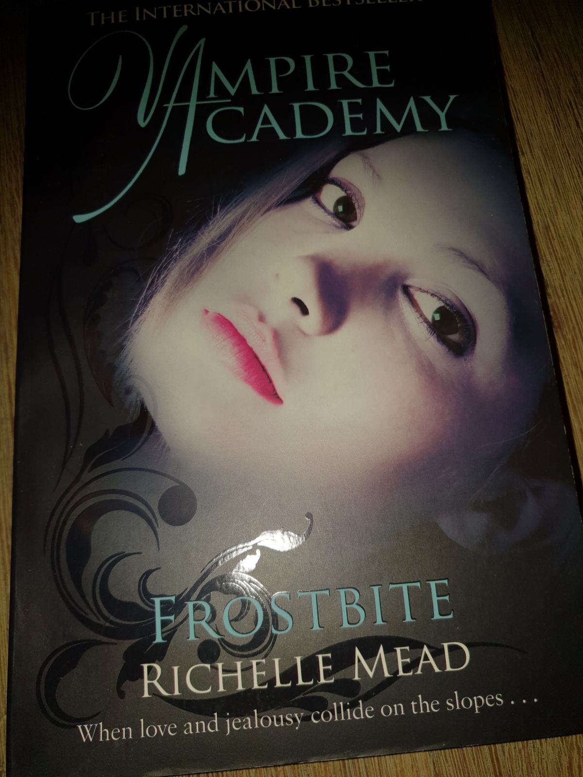 Richelle Mead: Vampire academy FROSTBITE