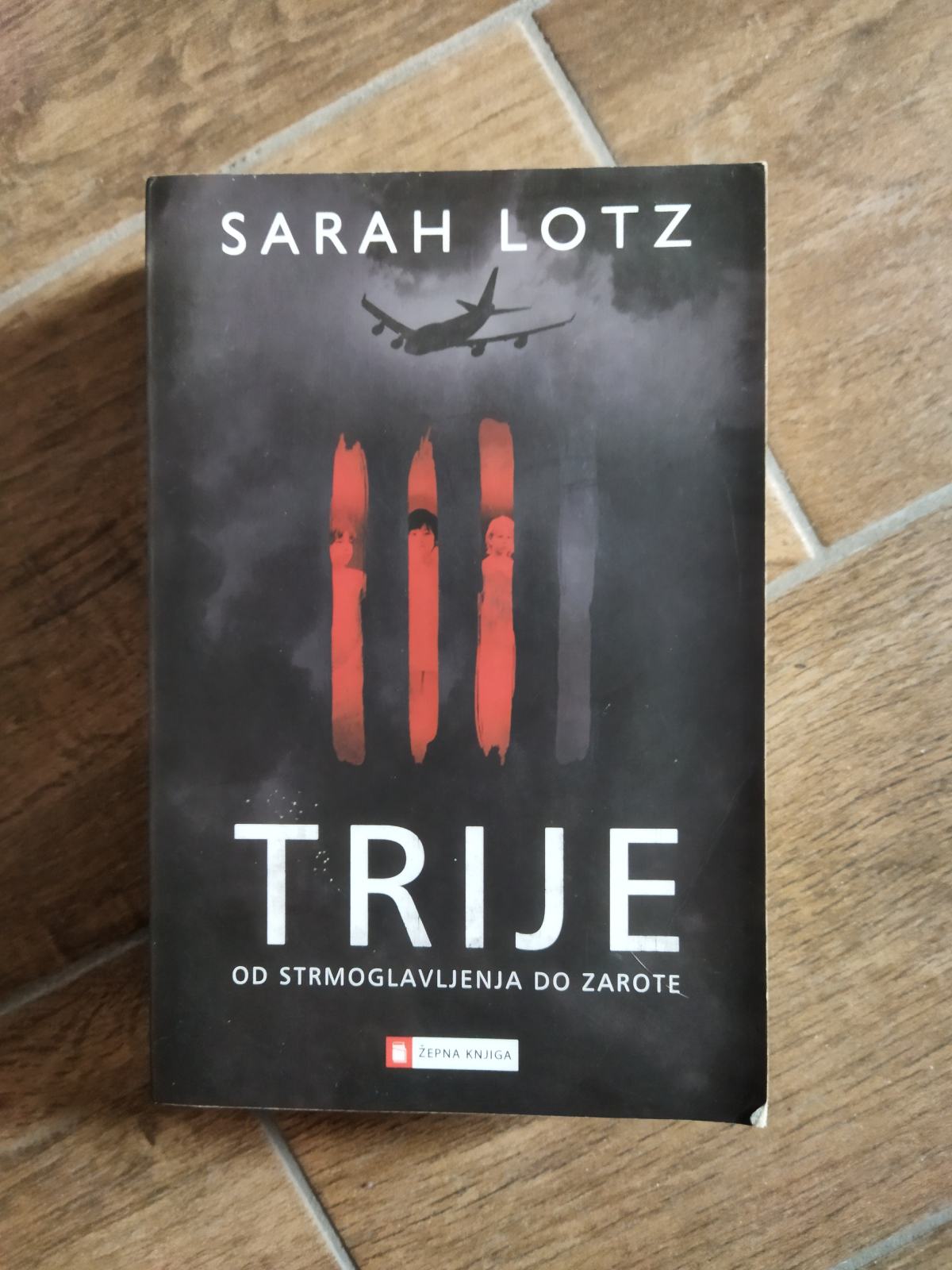 Sarah Lotz - Trije
