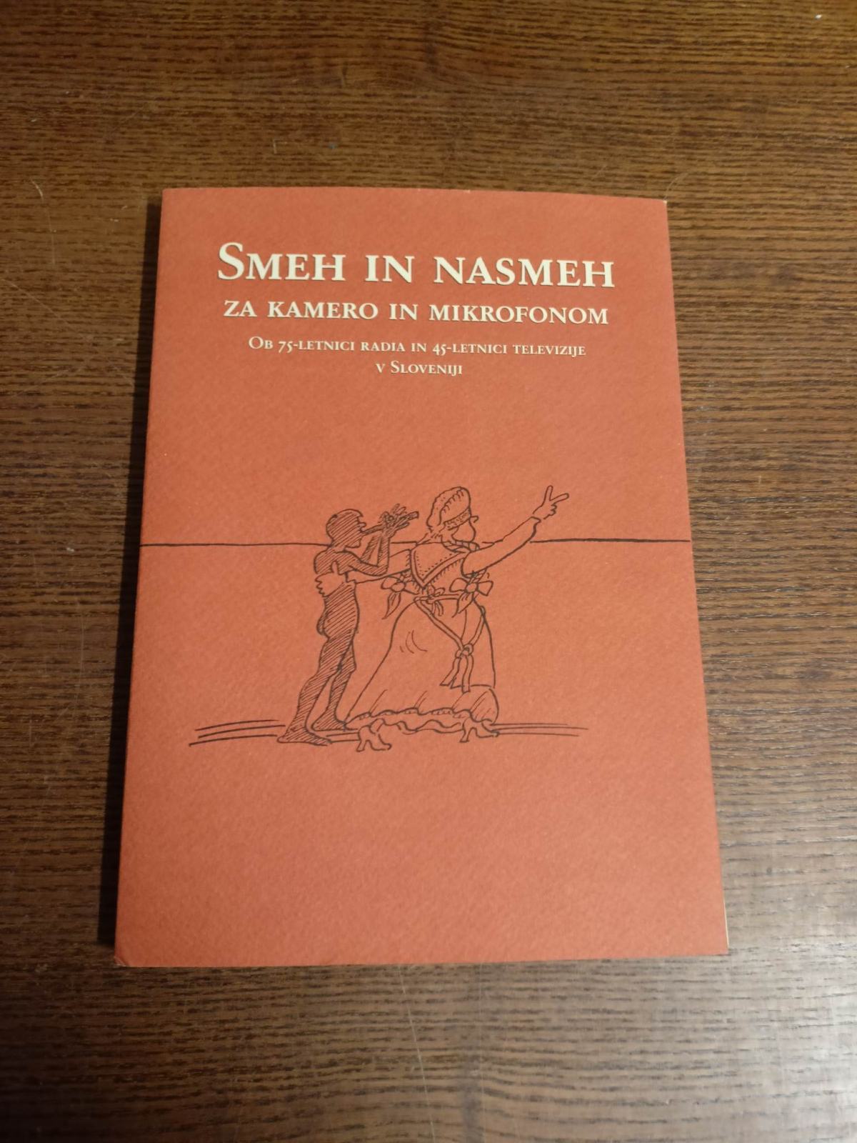 SMEH IN NASMEH ZA KAMERO IN MIKROFONOM