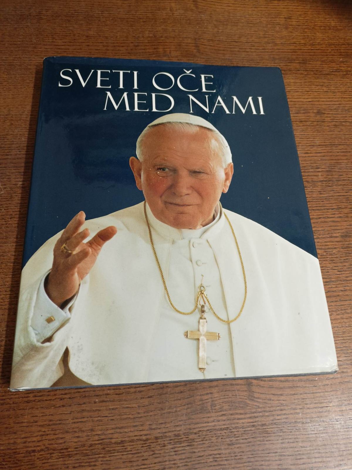 SVETI OČE MED NAMI