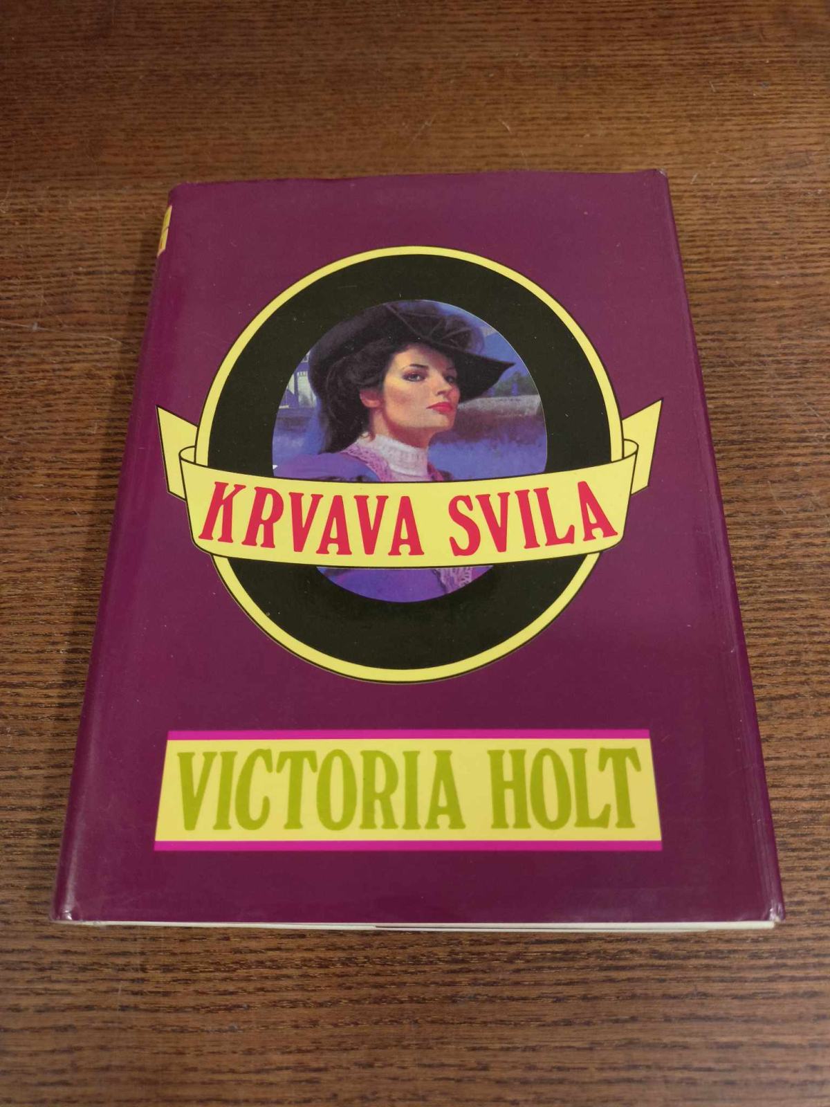 VICTORIA HOLT KRVAVA SVILA