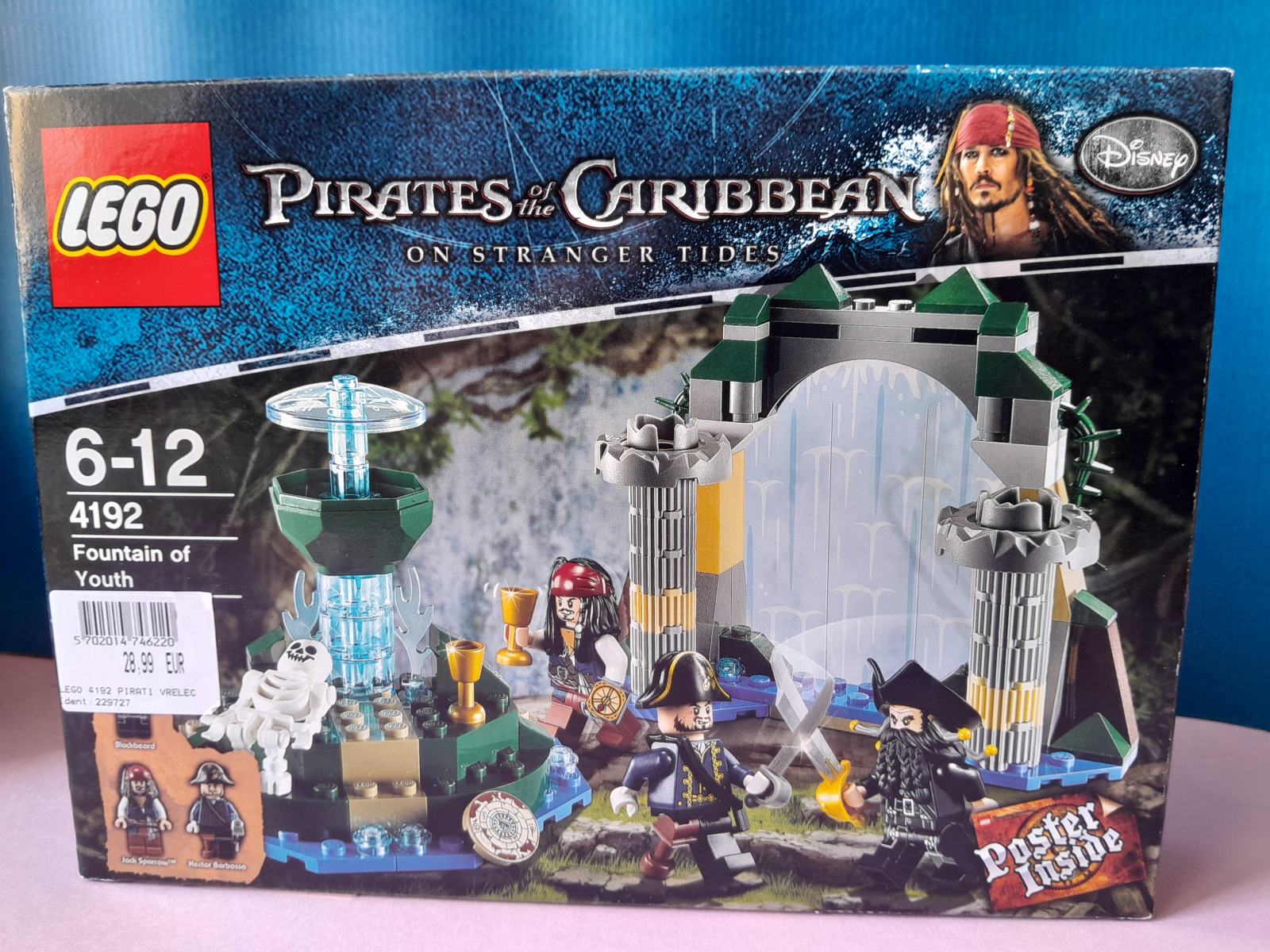 LEGO set 4192: Pirates Of the Caribbean Fountain of Youth