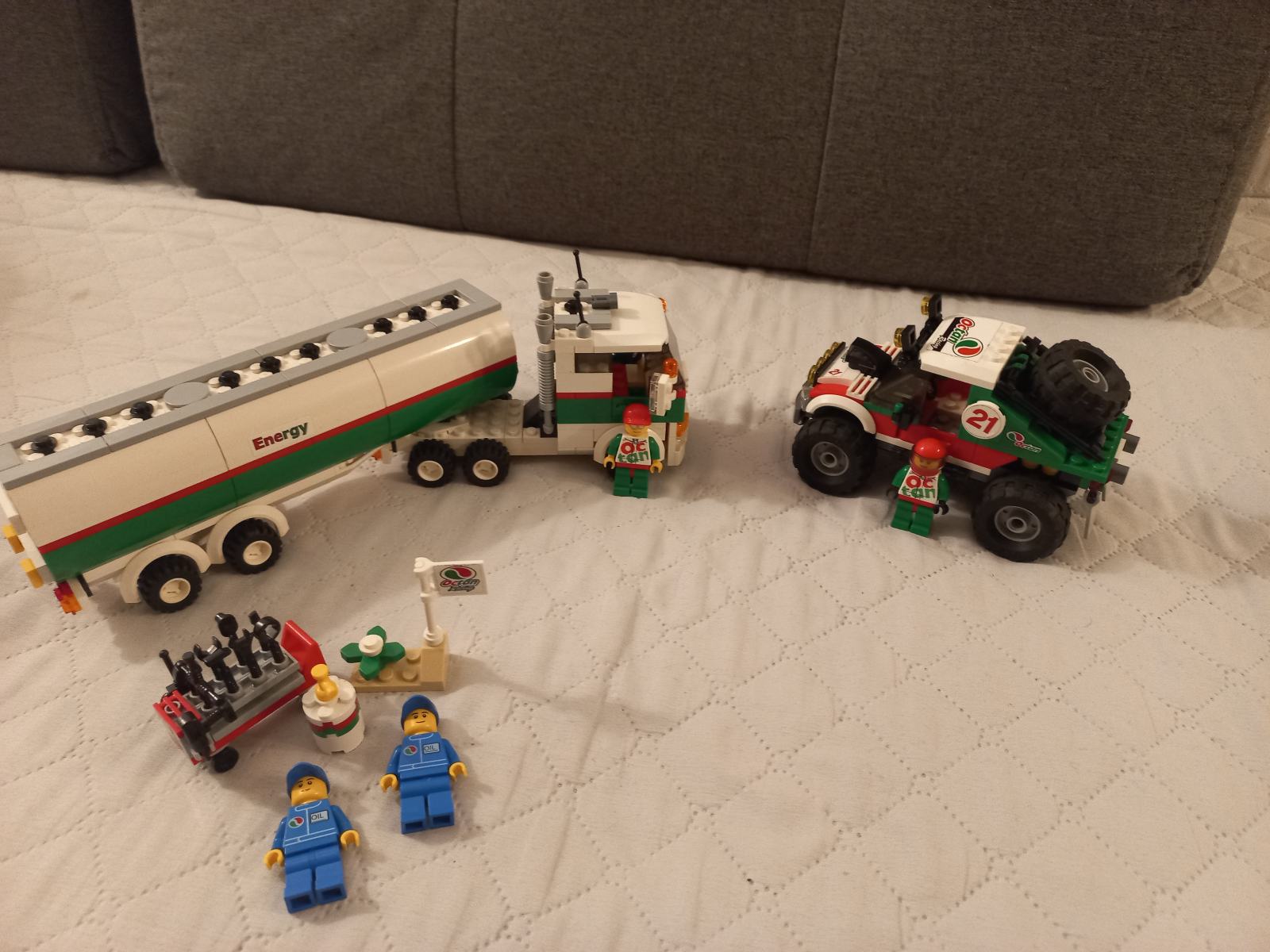 LEGO 60115 OCTAN RACIN IN 3180 OCTAN ENERGY
