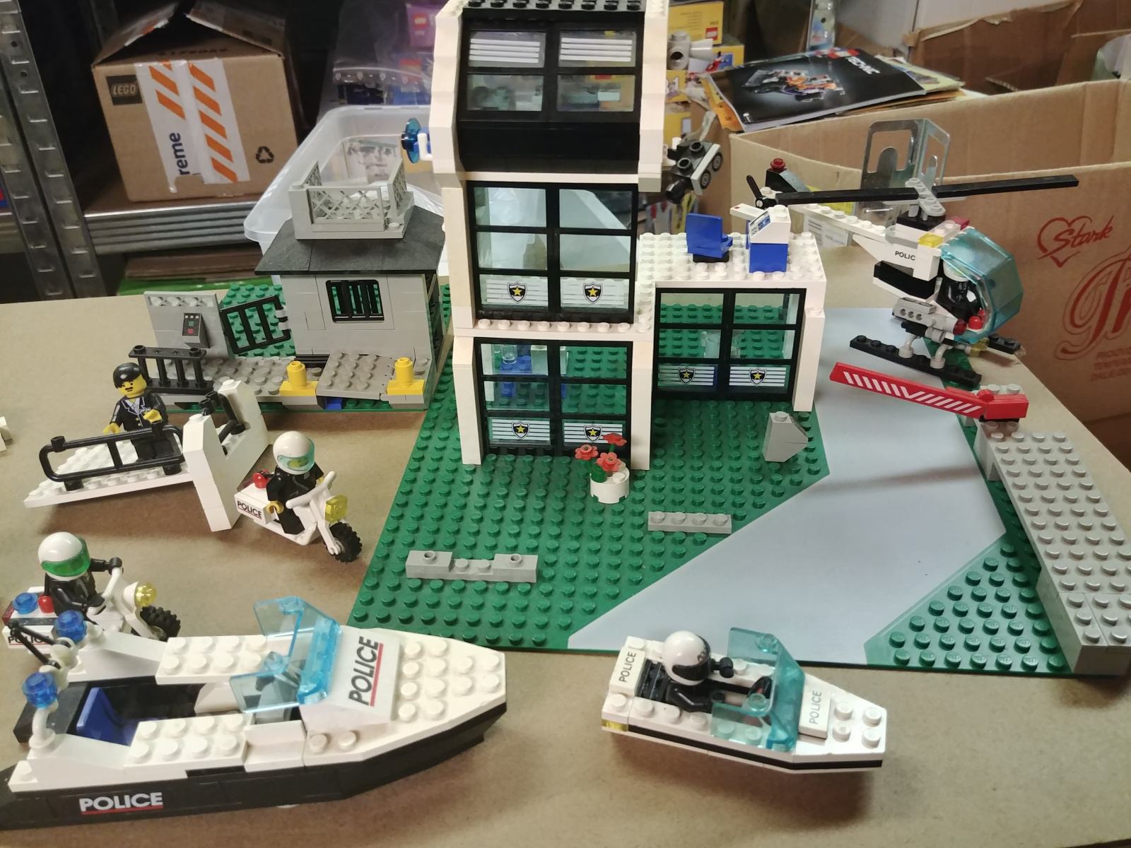 LEGO 6598 Metro PD Station