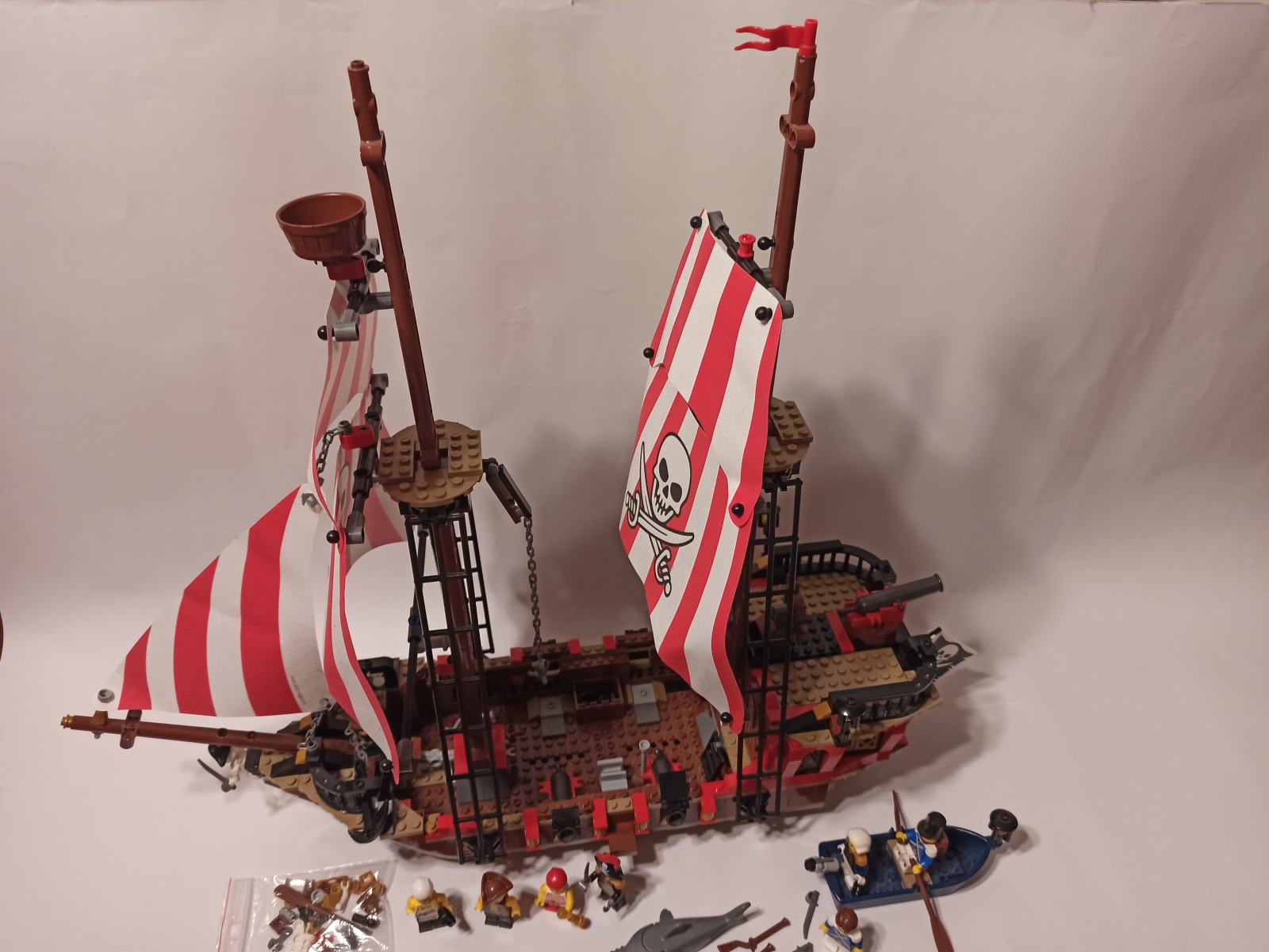 LEGO 70413 The Brick Bounty (2015)