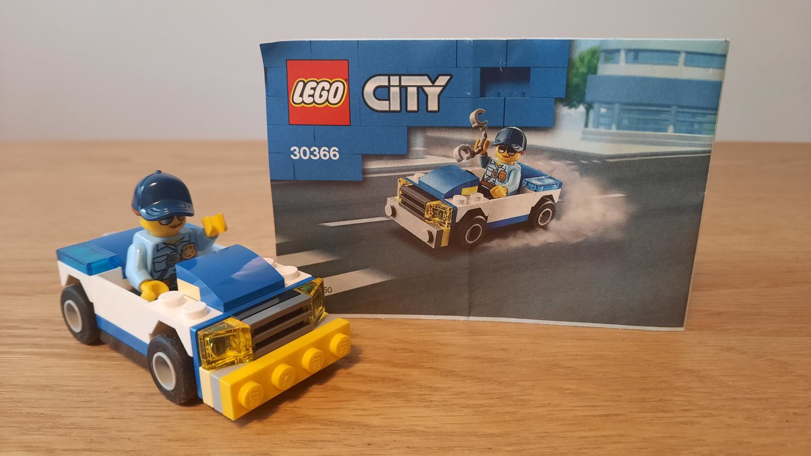 LEGO City Policijski avtomobil (30366)